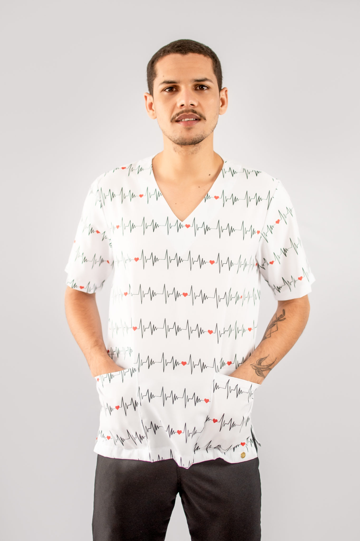 Blusa Scrub de Pijama Cirúrgico Estampado Unissex- Batimentos Cardíacos ...
